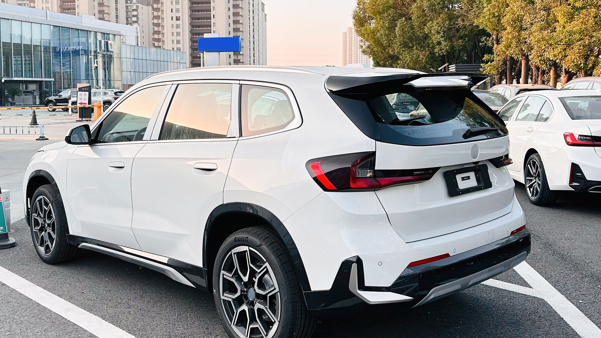 Çin üreticisinden BMW X1 i X1 U11 2023+ için Arka Tavan Kanat Spoyleri ...